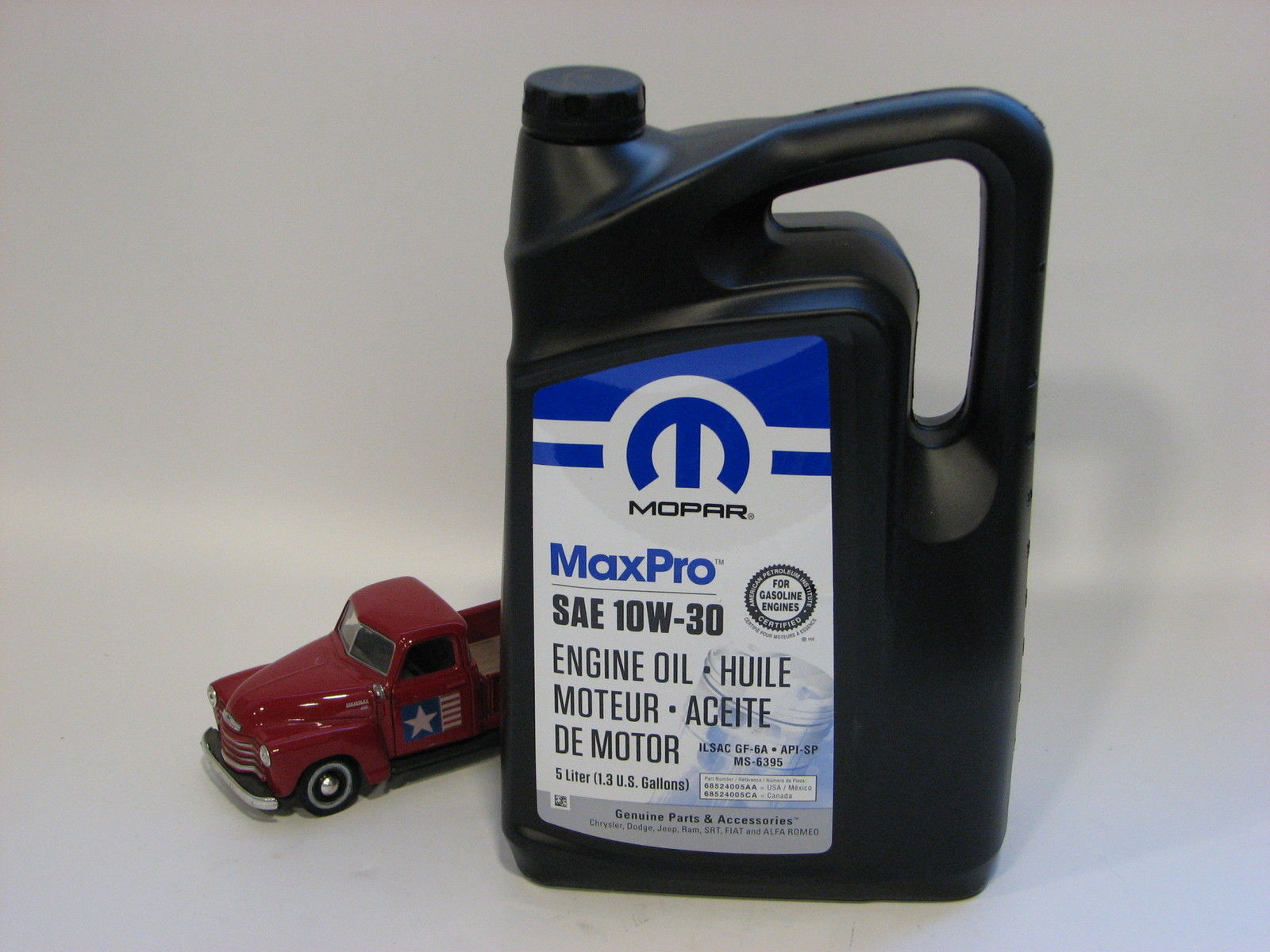 Двигателно Масло Mopar - SAE 10W30 - MaxPro 5L (1.3US Gallon)